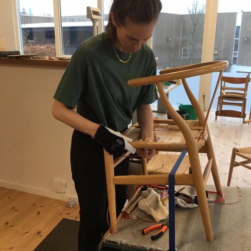 Renovering af Y-stol med respekt for det originale design | Flet og træ